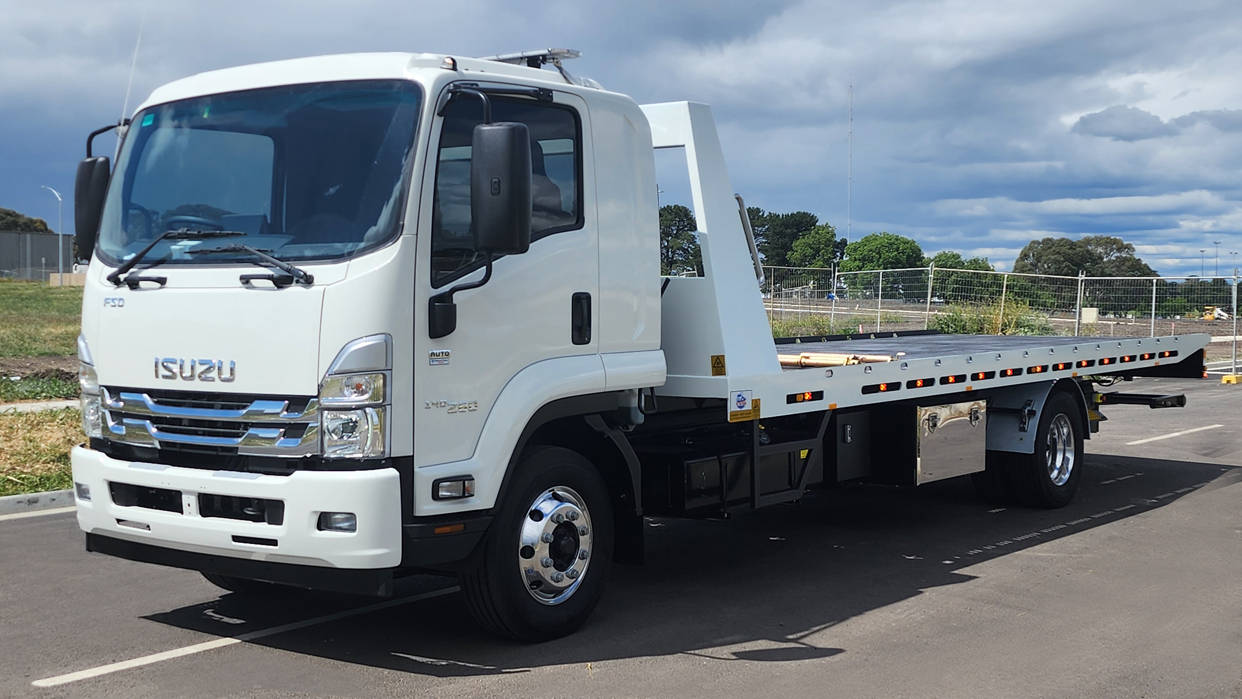 ISUZU FSD 140 260 – TILT TRAY DESIGN