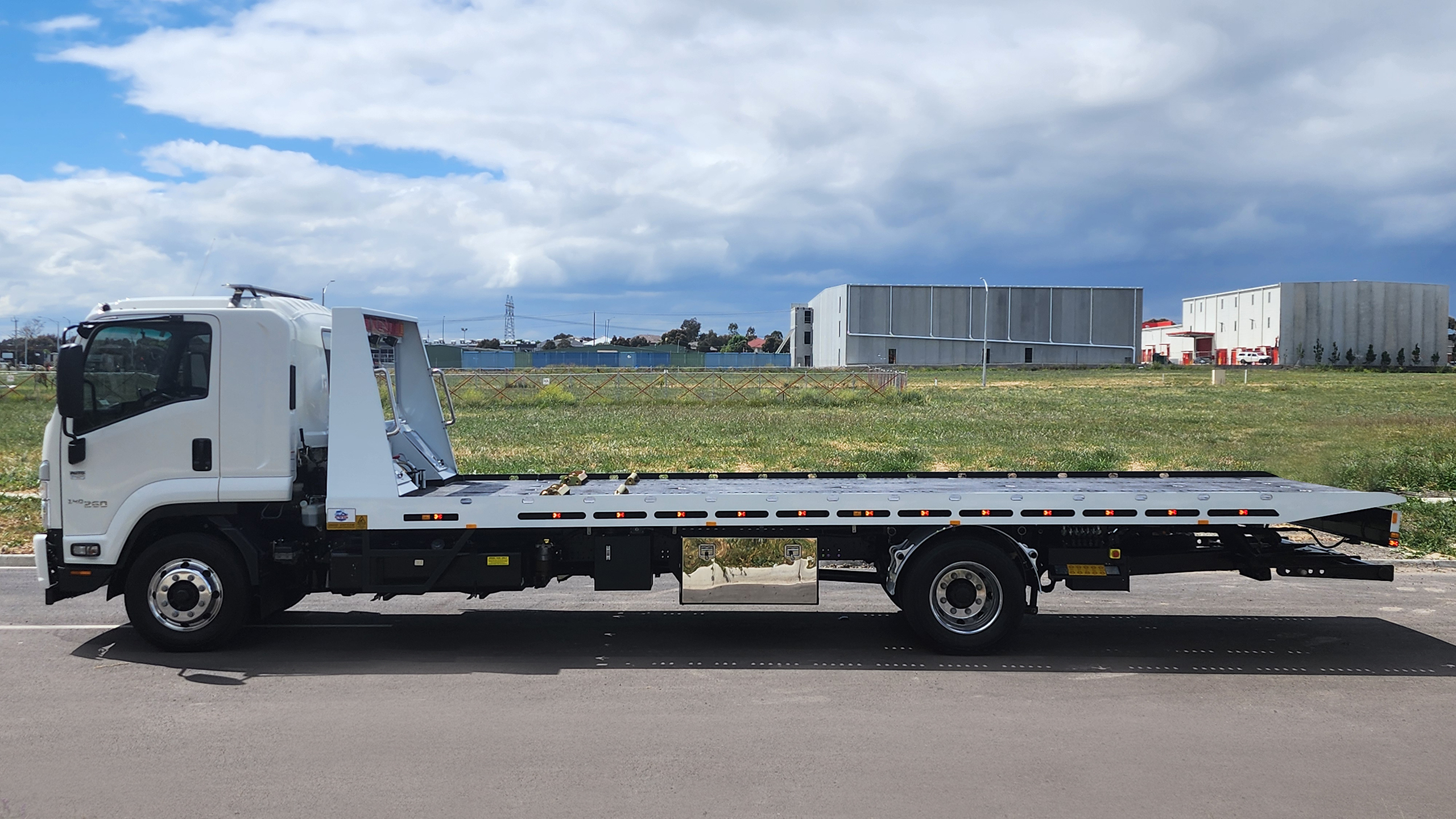 ISUZU FSD 140 260 – TILT TRAY DESIGN