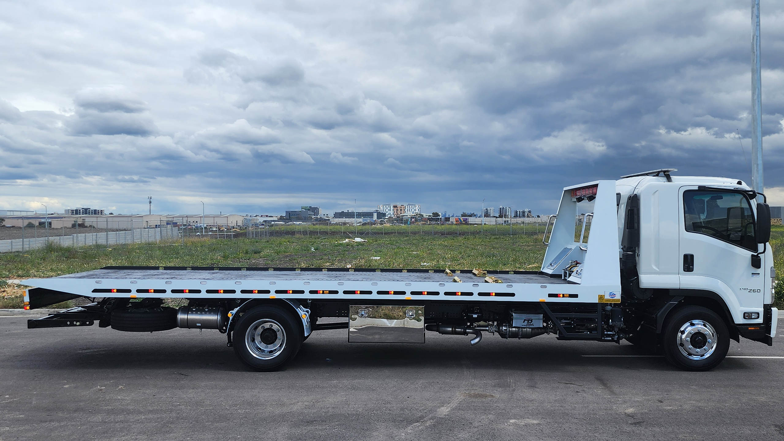 ISUZU FSD 140 260 – TILT TRAY DESIGN